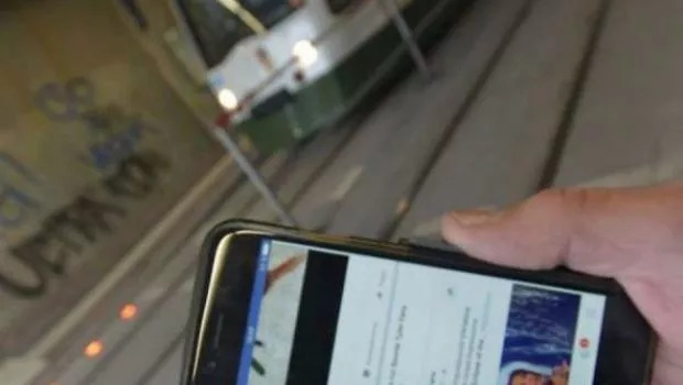 Au fost instalate semafoare în pavaj pentru pietonii care nu-şi ridică ...