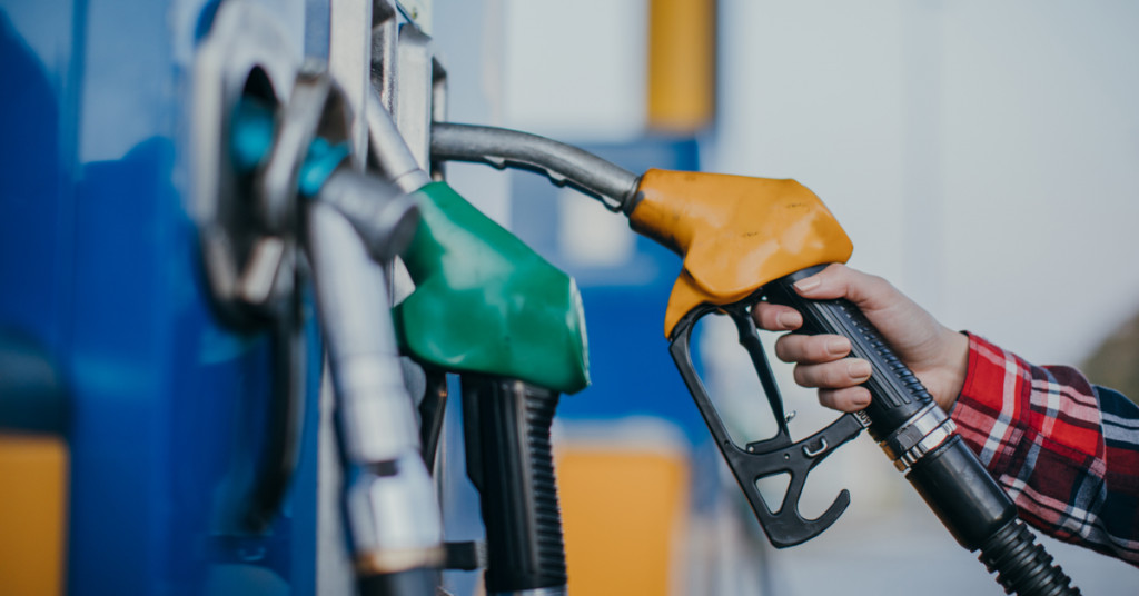 Benzina, tot mai aproape de 30 de lei. Care sunt prețurile la ...