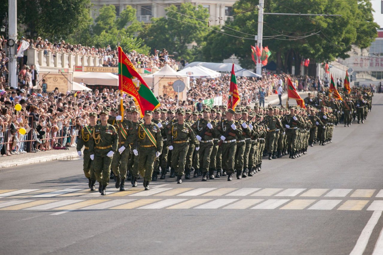 (FOTO) Parade militare la Tiraspol, după trei ani de pauză: Chișinăul califică manifestațiile ...